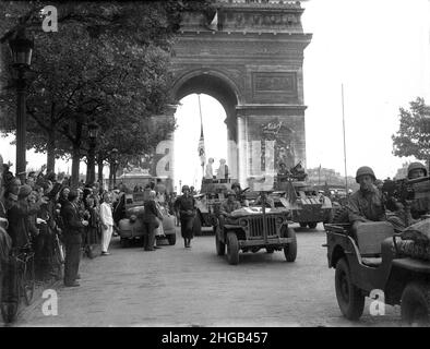 PARIS GERMAN SURRENDER WW2 The liberation of Paris with Nazi Wehrmacht ...