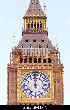 The newly restored Big Ben clock-face on the Elizabeth Tower at the ...