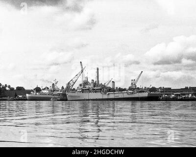 HMS Fearless (L10 Stock Photo - Alamy