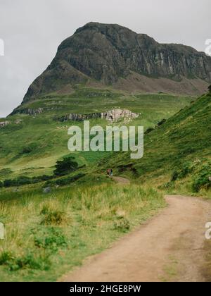 Walkers in Talisker Bay, Isle of Skye, Scotland, United Kingdom Stock ...