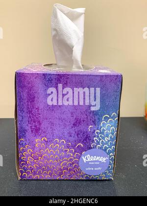 Box of tissues, side view Stock Photo - Alamy
