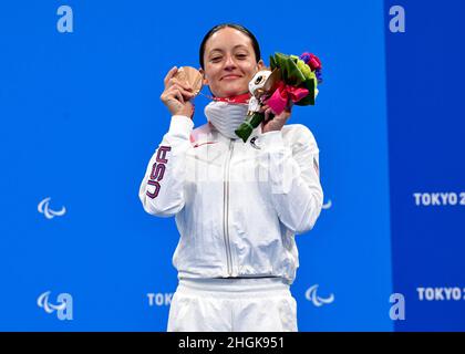 Sgt. 1st Class Elizabeth Marks, a Paralympic Swimming Soldier-athlete ...