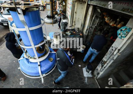 Baghdad, Iraq. 22nd Jan, 2022. Iraqis buy oil heaters as cold winter ...