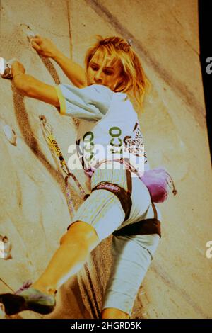 Archives 90ies: French female climber Isabelle Patissier, Indoor ...