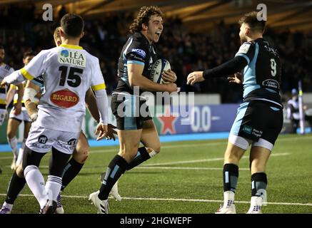 Glasgow Warriors' Josh McKay (right) is tackled by RC Toulon's Enzo ...