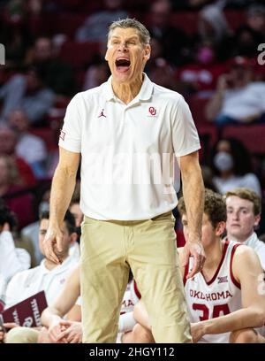 Oklahoma head coach Porter Moser speaks to the media during Big 12 NCAA ...