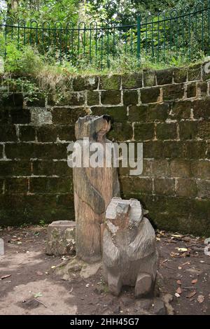 Bear Wooden sculptures in the former Bear Pit, Eastham Country Park ...