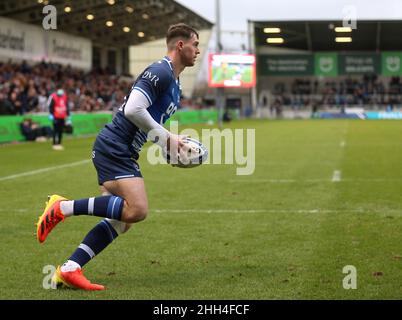 Sale Sharks' Tom Roebuck scores their side's second try of the game ...