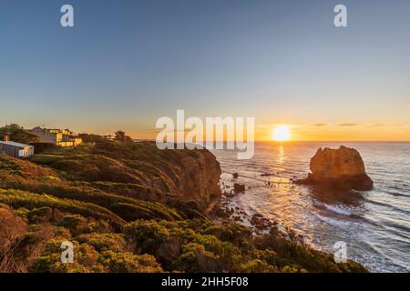 Eagle Rock seen from Split Point Lookout at sunrise Stock Photo - Alamy