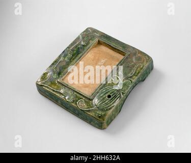 織部瓜文硯, Inkstone (Suzuri) with Gourd Vine, late 16th–early 17th century ...