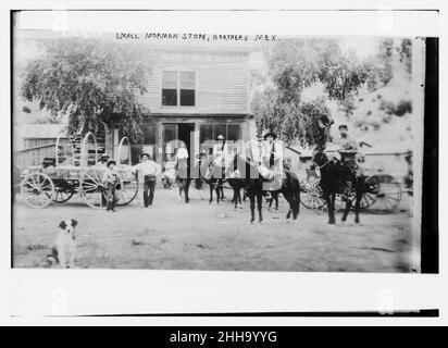Small Mormon store, northern Mex Stock Photo - Alamy