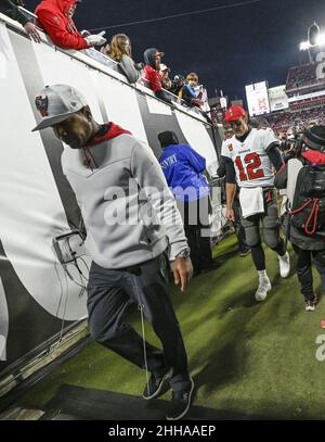 Tampa Bay Buccaneers offensive coordinator Byron Leftwich on the side ...