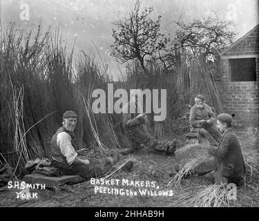 Snowden Slights basket making YORYM S48 Stock Photo - Alamy