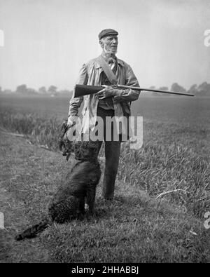 Snowden Slights side view of wildfowler YORYM S12 Stock Photo - Alamy