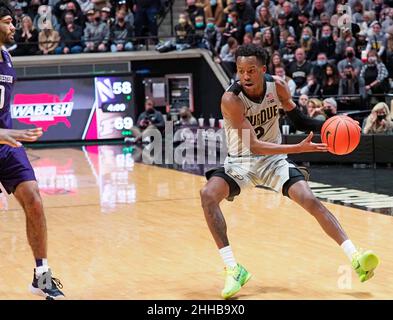 Northwestern guard Boo Buie (0) looks to pass as Michigan guard DeVante ...