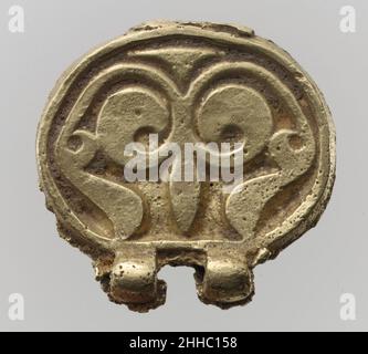 A gold belt mount from the 700s, Avar culture, miscast and unfinished ...