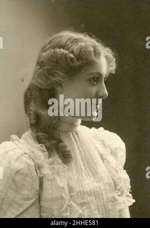Stage actress Helen Byron Stock Photo - Alamy
