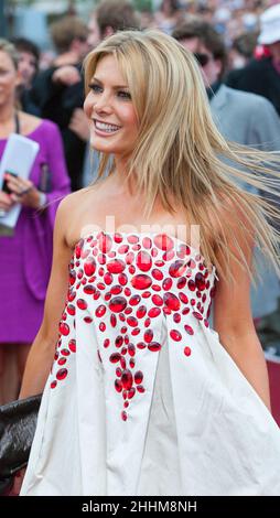 Natalie Bassingthwaighte of the Rogue Traders The Australian Idol 2007 ...