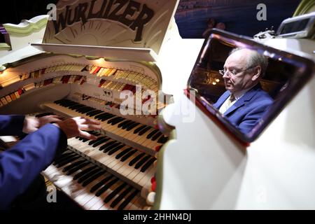 Blackpool Tower Ballroom Wurlitzer organist. Lancashire, England, UK ...