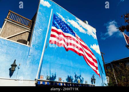 Building with mural painting of the American flag along old Lincoln ...