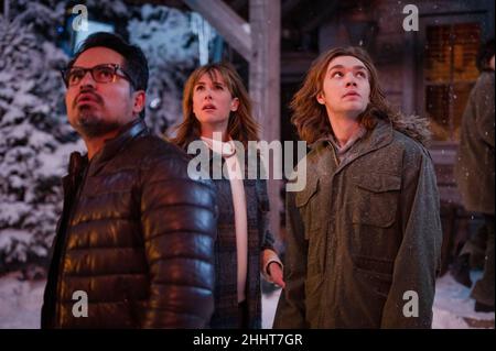MICHAEL PEÑA, CHARLIE PLUMMER and CAROLINA BARTCZAK in MOONFALL (2022 ...
