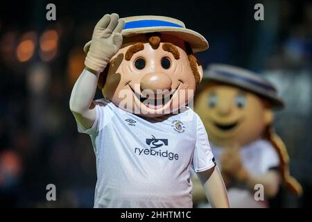 Luton, UK. 19th Jan, 2022. Goalkeeper Harvey Wiles-Richards (13) of ...