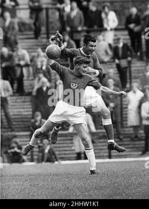 Jimmy Dickinson Portsmouth football player 1946-1965, Jimmy Dickinson ...