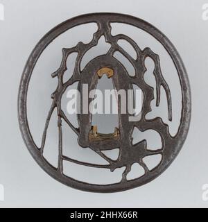 Sword Guard (Tsuba), 18th century, Japanese, Lacquer (maki-e), wood ...