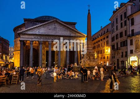 ROME, ITALY - MAY 25: Pope Leo XIV lays flowers at the Icon of the ...