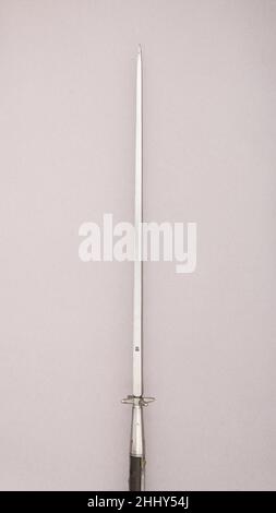 Pike, 16th century, possibly French, Steel, wood, L. 87 1/2 in. (222.3 ...