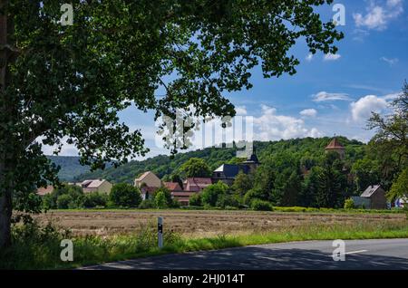 Rural scenery of the village of Göllingen in Thuringia, Kyffhäuser ...