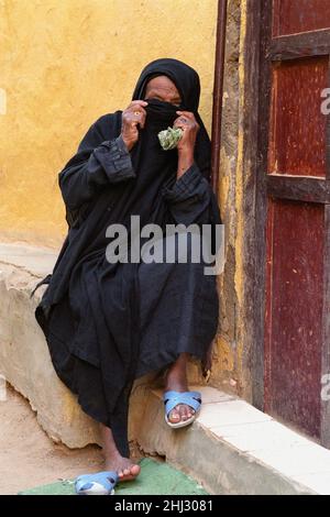 Nubian woman, Elephantine Island, Aswan, Egypt Stock Photo - Alamy