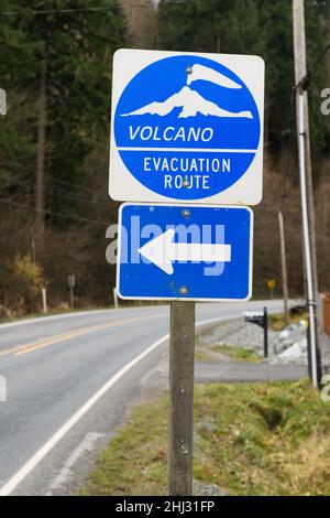 Volcano evacuation sign near Mount Rainier Washington Stock Photo - Alamy