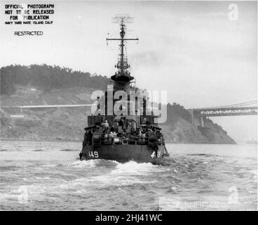 USS Nicholas (DD-449) underway on 14 August 1943 Stock Photo - Alamy