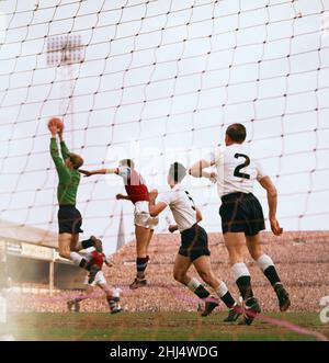 1960 1961 Tottenham Hotspur Double Winning Season. FA Cup Semi Final v ...