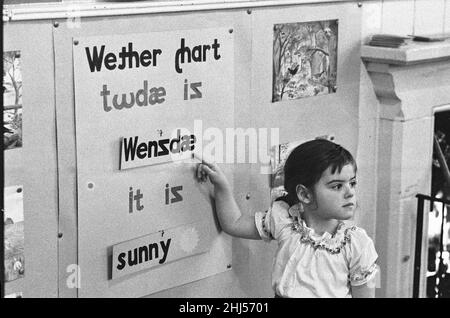 Pupils at Roxeth Primary School, Harrow, being taught English ...