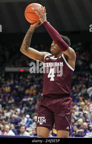 Texas A&M guard Wade Taylor IV (4) brings the ball down court against ...