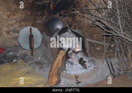 Traditional cooking stove. Traditional Indian earthen cooking stove ...