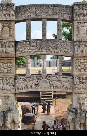 Stupa No. 3, Middle Architrave, Buddhas represented by Chaitya and Two ...