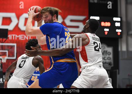 UC Riverside Highlanders center Callum McRae (25) during an NCAA ...