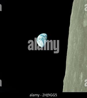 EARTHRISE 24 December 1968 taken from lunar orbit by William Anders ...