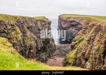 Geo inlet Eshaness Shetland Islands Scotland Stock Photo - Alamy