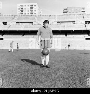 Ferenc Puskas of Real Madrid May 1962 Stock Photo - Alamy
