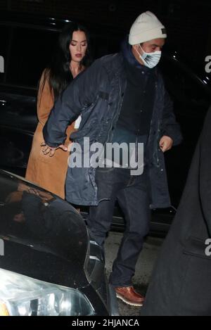 Katy Perry and Orlando Bloom arriving at York Minster for the wedding ...