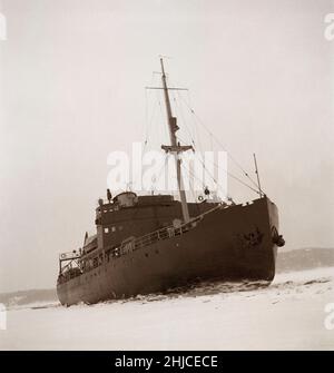 Winter at sea in the 1940s. Pictured the swedish icebreaker Ymer ...