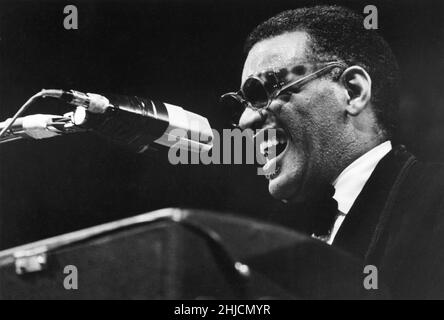 Blind American singer Ray Charles with Raifa Icarina Johnson at London ...