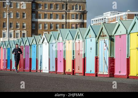 Brighton, January 29th 2022: Locals enjoying the beautiful spring-like ...