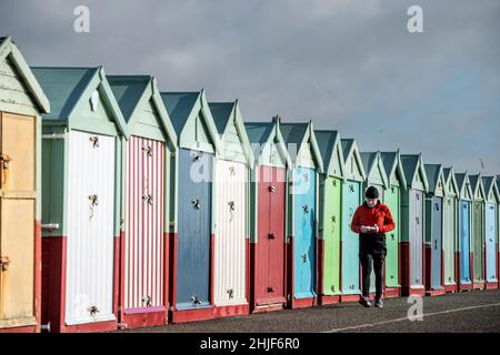 Brighton, January 29th 2022: Locals enjoying the beautiful spring-like ...