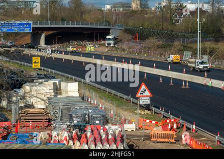 Datchet, Berkshire, UK. 29th January, 2022 The M4 is closed again this ...