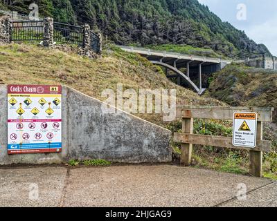 Cook's Chasm at Cape Perpetua in Oregon Stock Photo - Alamy